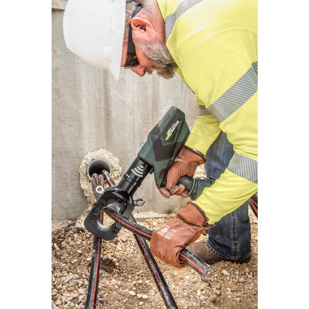 Greenlee 65mm Gator Remote Cable Cutter 230V Charger/Batteries ...
