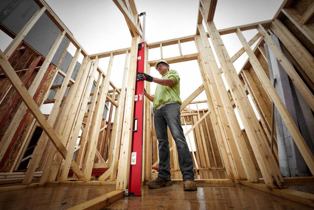 Milwaukee 6.5' - 12' REDSTICK Expandable Level MLXP712 - Acme Tools