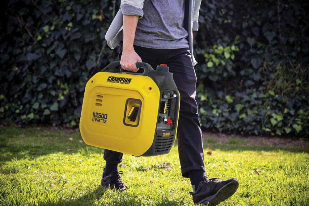 Champion Power Equipment 2500-Watt Ultralight Portable Inverter ...