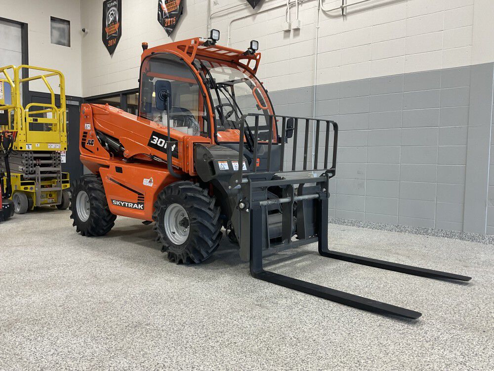 JLG Skytrak 3013 2700 Lbs Ultra Compact Telehandler 3013-P4 - Acme Tools