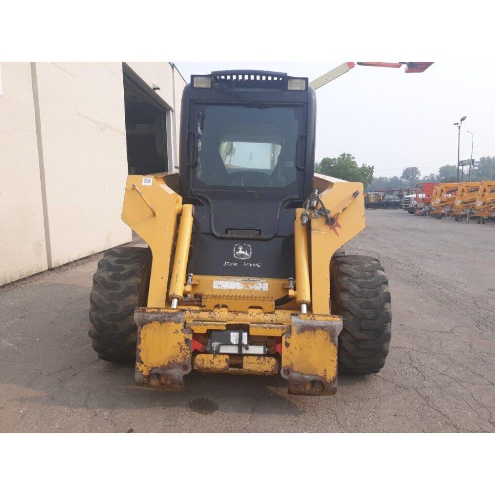 John Deere 2750 Lbs 3047 cc 82HP Diesel Wheeled Skid Steer Loader ...