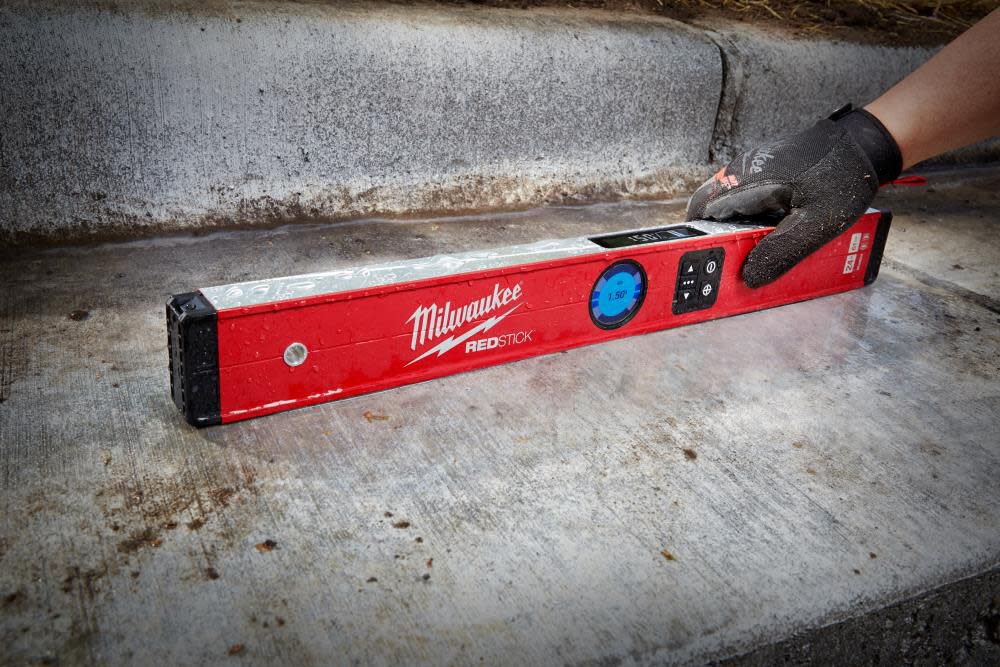 Milwaukee 24 in. REDSTICK Digital Level with PINPOINT Measurement ...