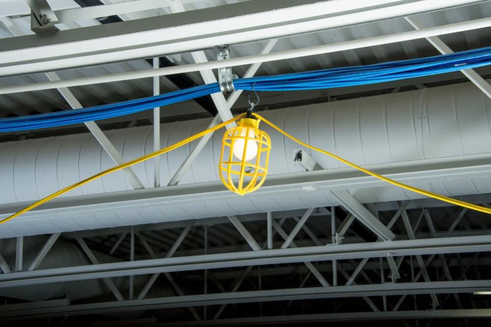 Bergen Industries 50 ft. 14/2 Flat Wire 5-Lamp Plastic Cage Temporary ...