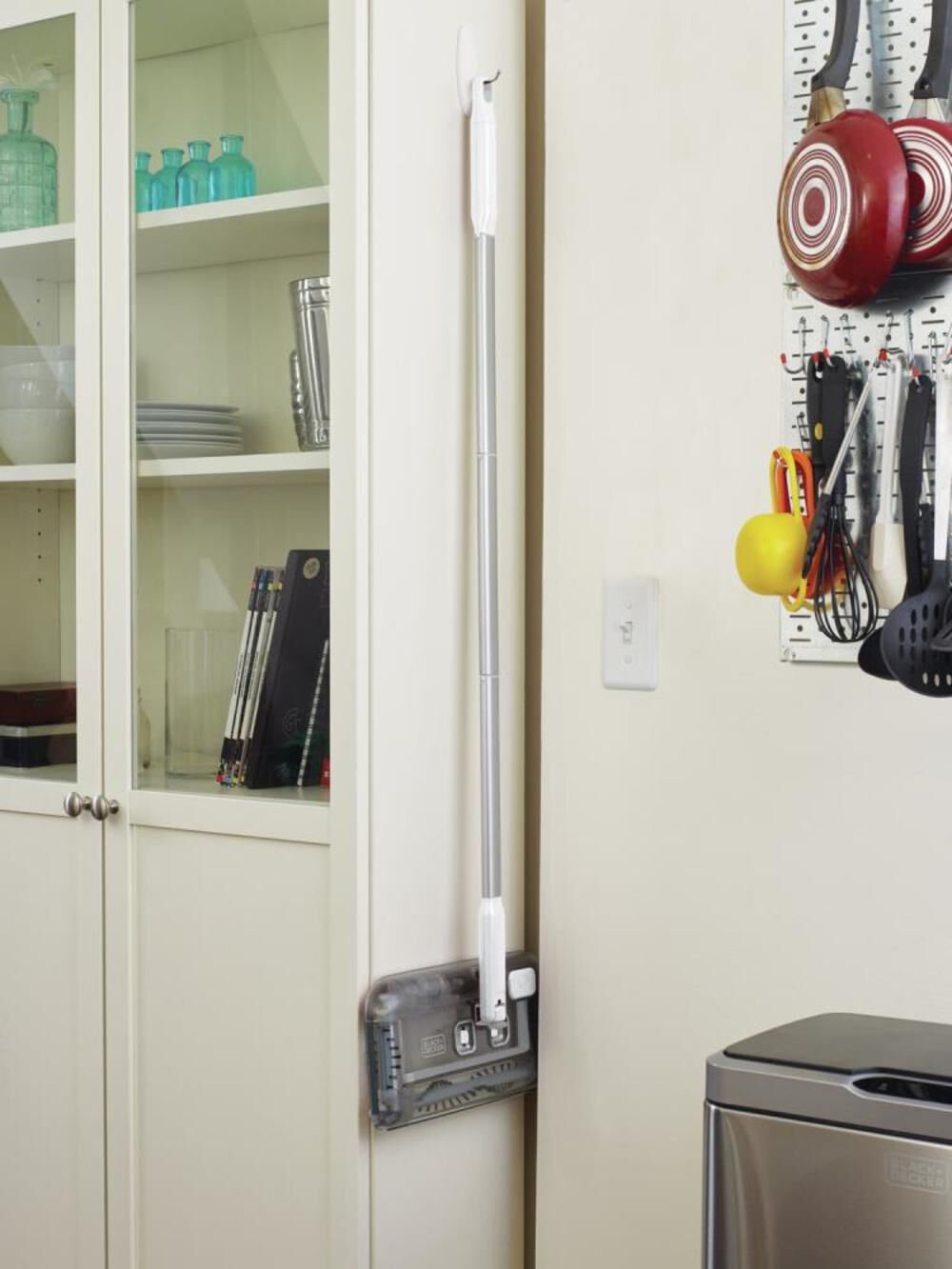 Black and Decker 30 Minute Runtime Lithium Powered Sweeper HFS115J10 ...