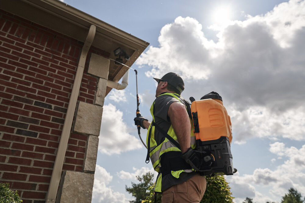 DEWALT 20V Backpack Sprayer Kit 4 Gallon DXSP190681 - Acme Tools