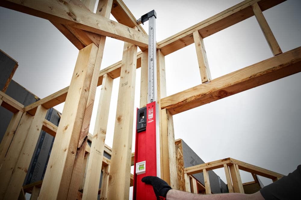 Milwaukee 6.5' - 12' REDSTICK Expandable Level MLXP712 - Acme Tools