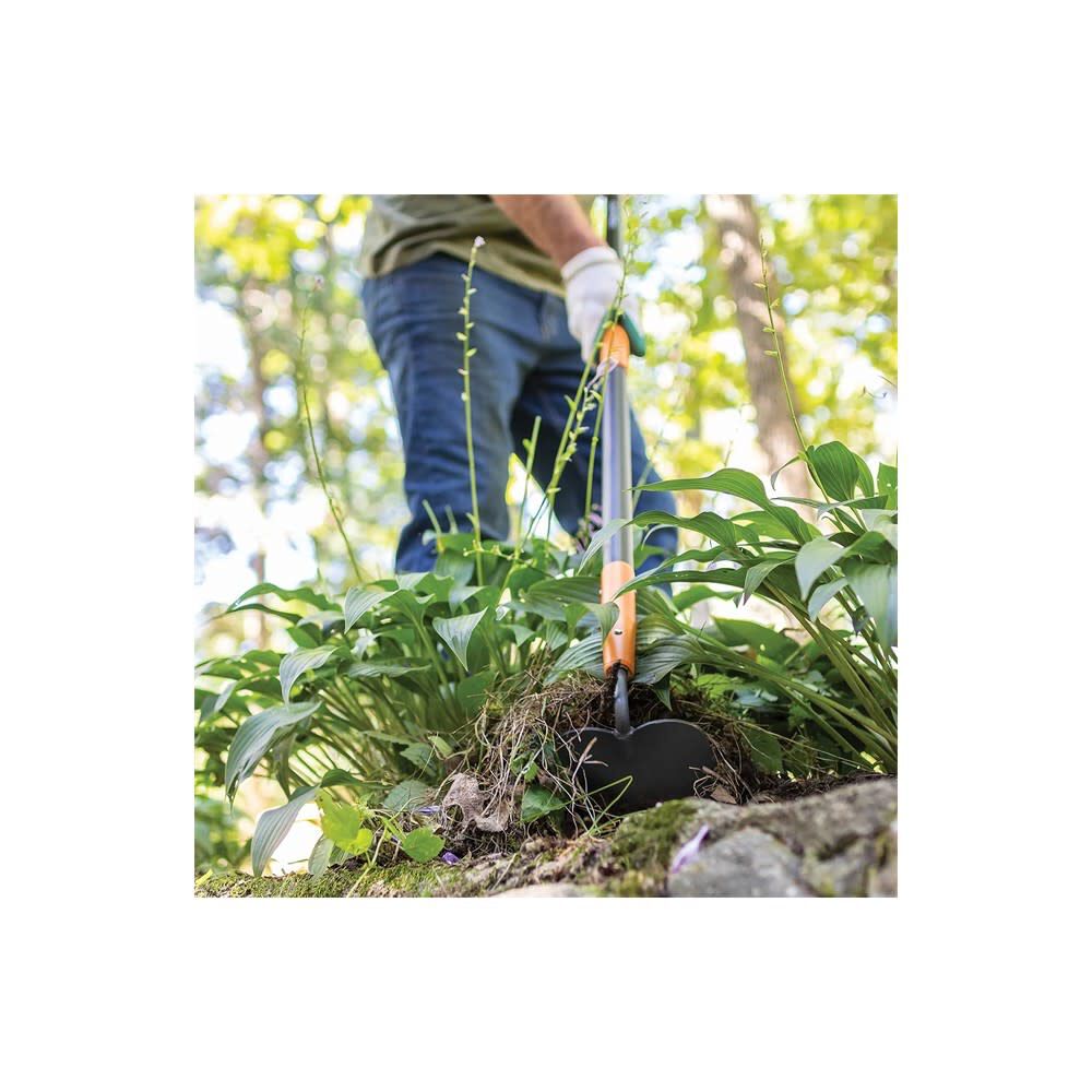 Fiskars Hoe 57.75in Steel Blade Fiberglass Handle 395170-1001 - Acme Tools