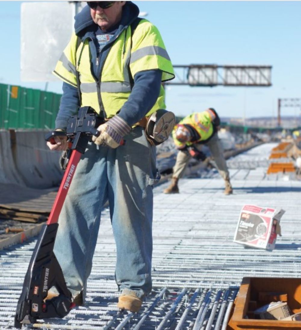 MAX USA Stand Up TwinTier Rebar Tying Tool Battery Powered Kit RB401T-E ...