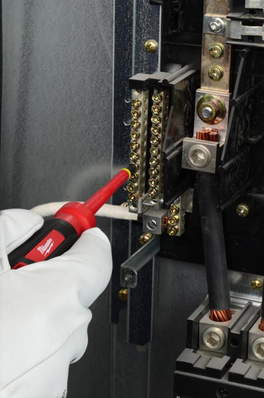 Milwaukee 3-Piece 1000V Insulated Screwdriver Set 48-22-2202 - Acme Tools