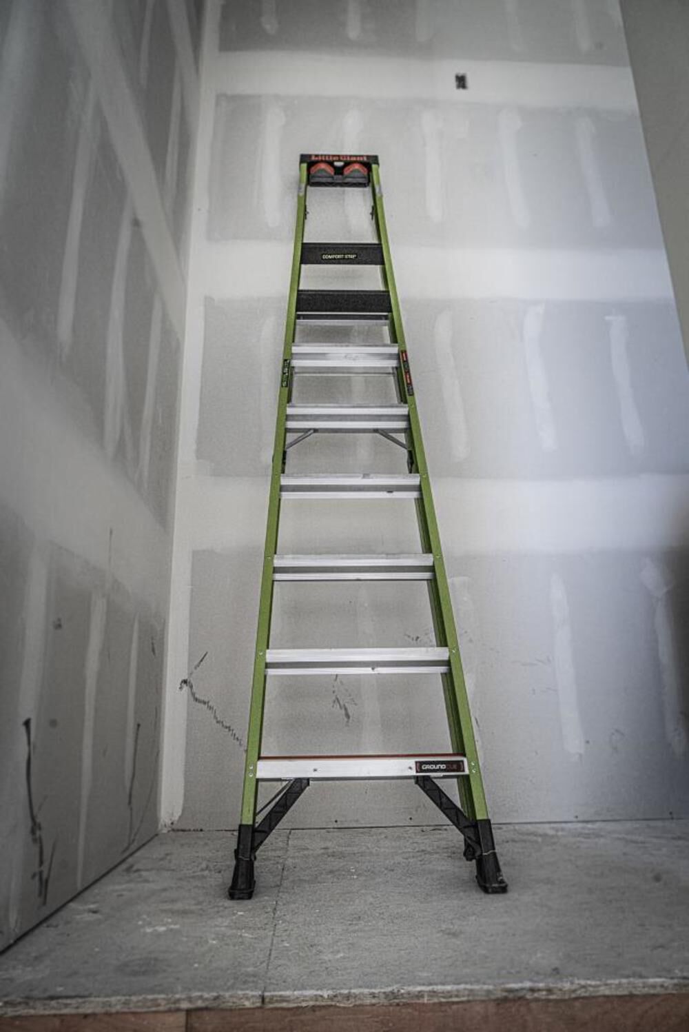 Little Giant Safety Sentinel M10 Type 1AA Fiberglass Step Ladder 15910 ...