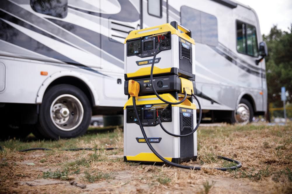 Champion Power Equipment 3276 Watt Hour 3200/1600W Power Station ...