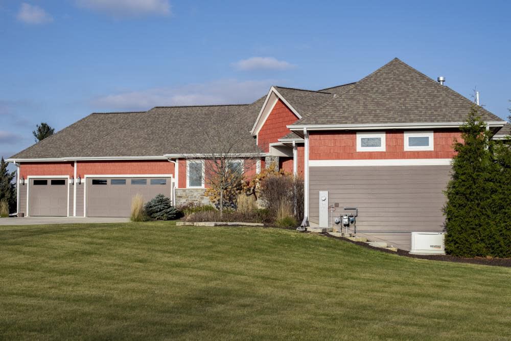 Generac Guardian 26kW Air-Cooled Standby Generator with Whole House ...