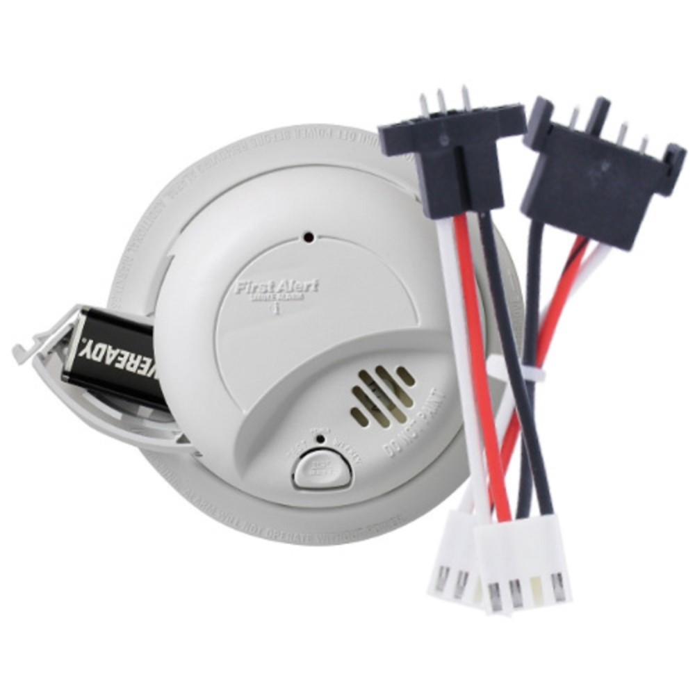First Alert Hardwired 120-Volt AC Smoke Alarm with Adapter Plugs ...